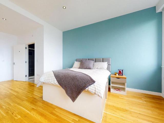 Apt 51, Q One Residence, Wade Lane LS2 2 bed apartment to rent £1,550 pcm £358 pw