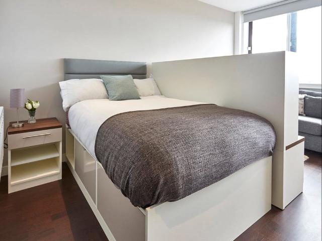 Apt 52, Piccadilly Residence