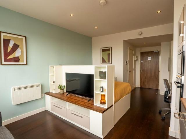 Apt 56, Piccadilly Residence. Studio to rent £1,140 pcm £263 pw