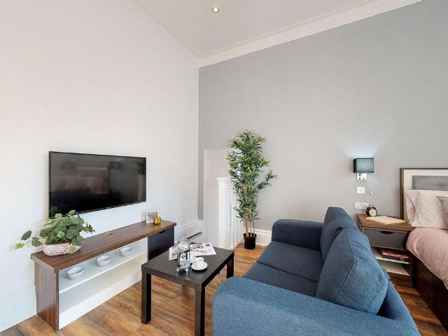 Apt 5, 40 Clarendon Road
