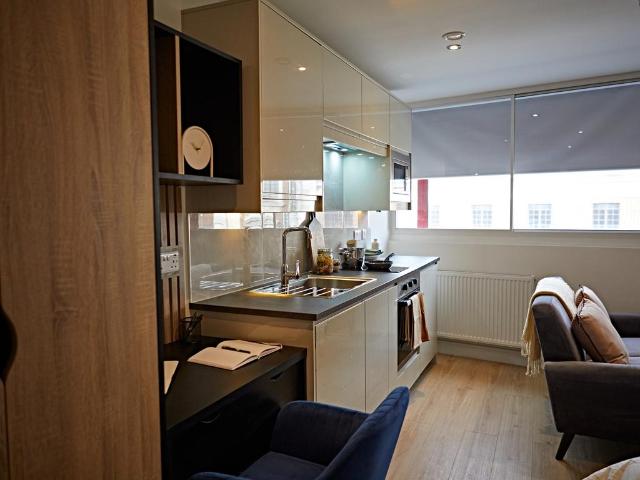 Apt 5, 113 The Headrow, 113 The. Studio to rent £1,000 pcm £231 pw