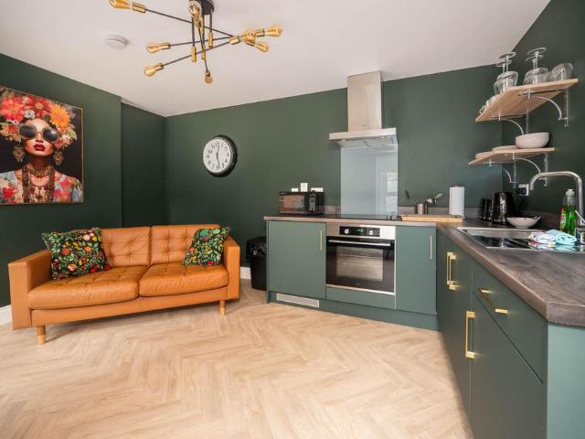 Apt 5 15 Malone Road, Belfast, BT9 6RT