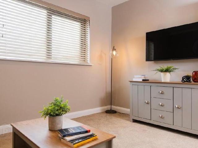 Apt 5, 225a Albertbridge Road, Belfast, BT5 4PX