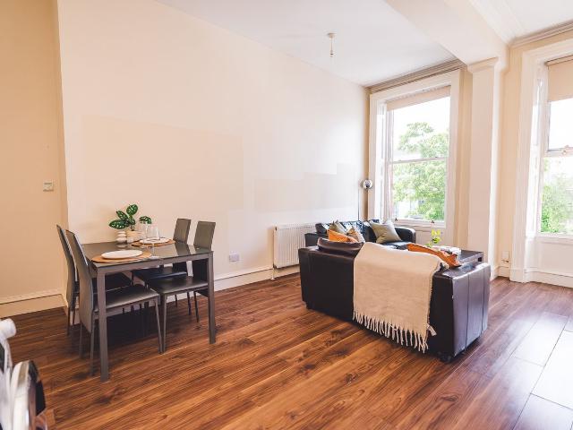Apt 5, 22A Blenheim Terrace #451776 LS2, 2 bed flat to rent, £1,399 pcm | PrimeLocation