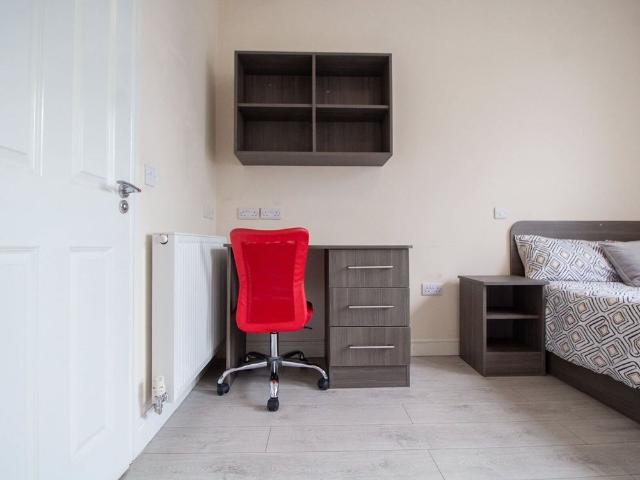 Apt 5, 31 Clarendon Road