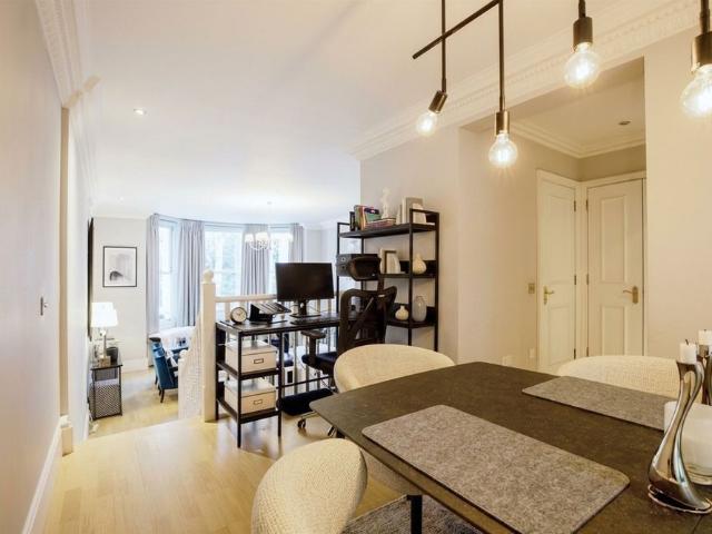 Apt 5, Charlesworth House, London, SW7 5RD