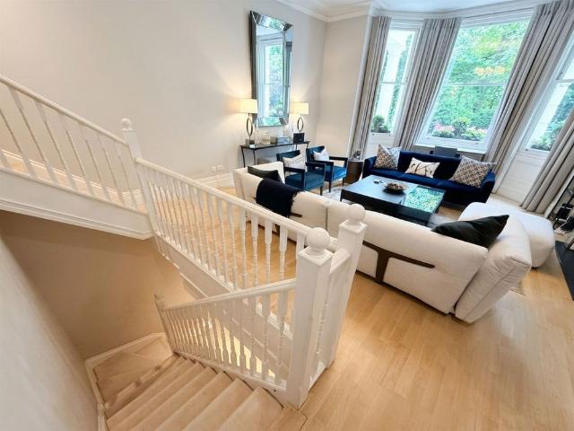 Apt 5, Charlesworth House, London, SW7 5RD