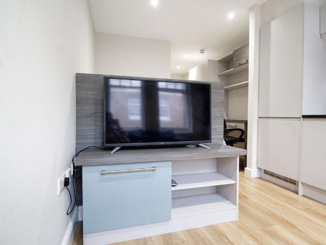 Apt 6, 41 St Paul’s