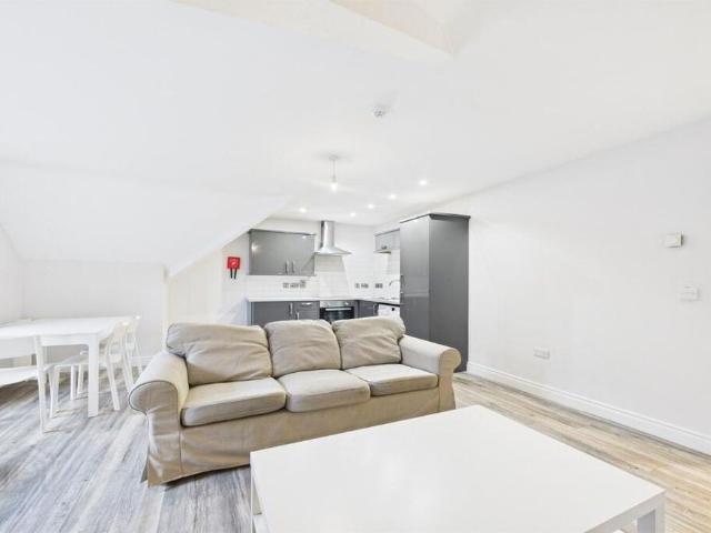 Apt 6, 12 Deramore Park, Belfast, BT9 5JT