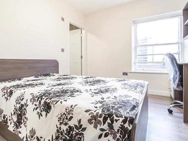 Apt 6, 18 Queen Square, 18 Queen. 1 bed apartment to rent £1,025 pcm £237 pw
