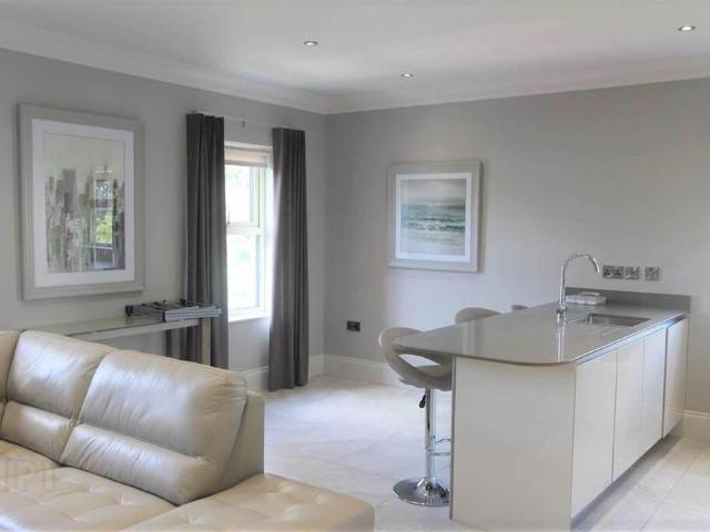 Apt 6 The Gilmore, Montpelier Park, 102 Malone Road, Belfast, BT9 5HP