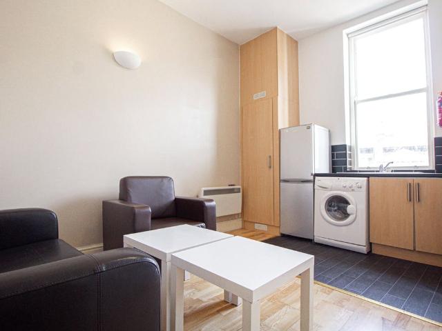 Apt 8, 21 Hyde Terrace
