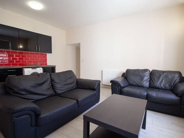 Apt 8, 31 Clarendon Road