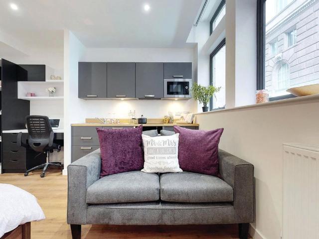 Apt 94, Gravity Residence
