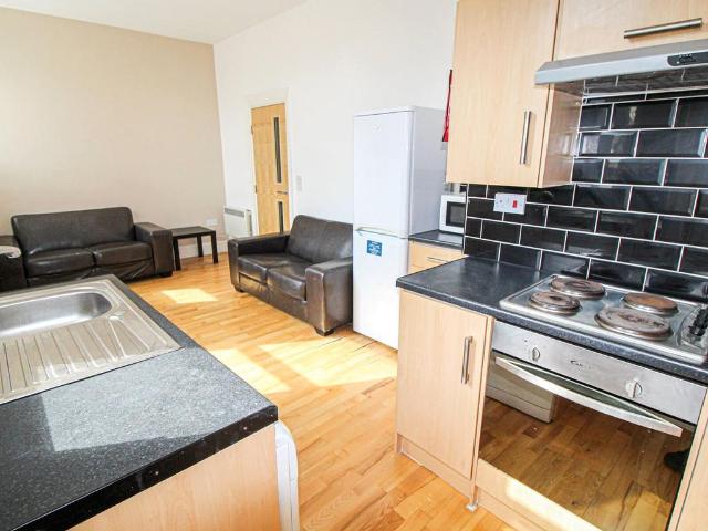 Apt 9, 21 Hyde Terrace, 21 Hyde. 3 bed apartment to rent £1,398 pcm £323 pw