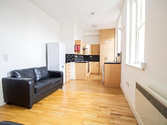 Apt 9, 21 Hyde Terrace, 21 Hyde. 3 bed apartment to rent £1,399 pcm £323 pw