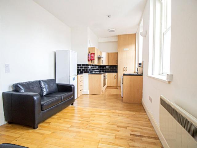 Apt 9, 21 Hyde Terrace #734013 LS2, 3 bed flat to rent, £1,599 pcm | PrimeLocation