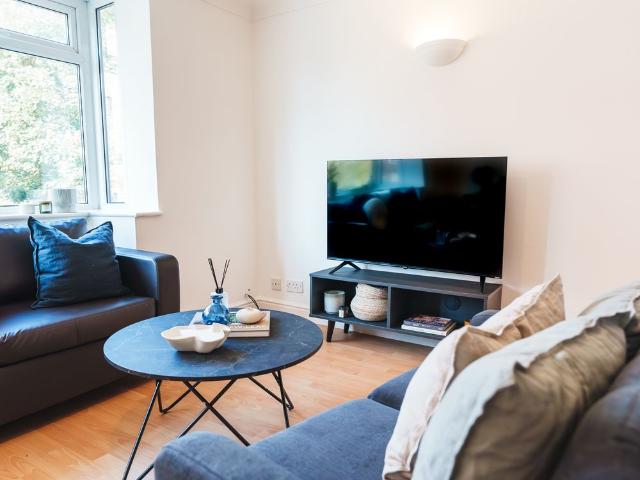 Apt 9, Woodhouse Plaza