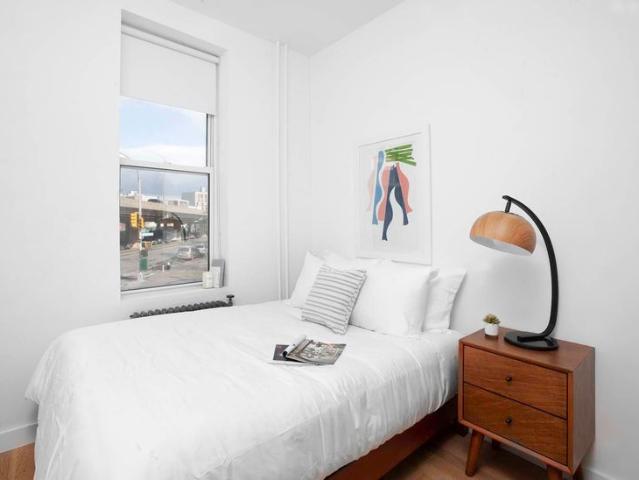 Apt close to transportation!