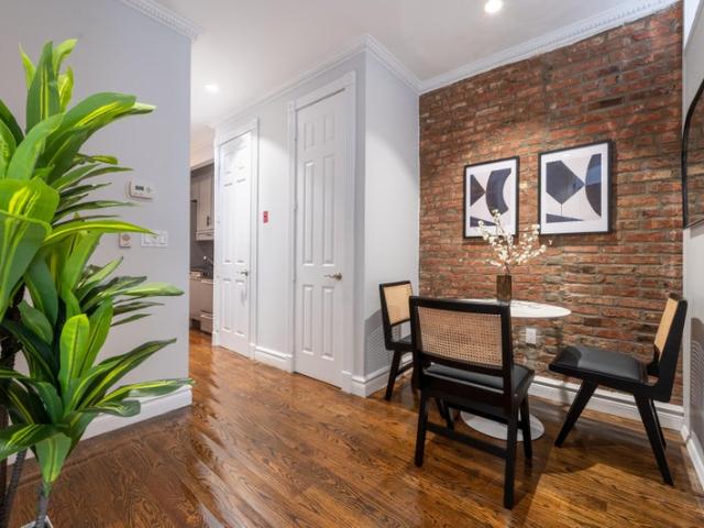 Apt block away from L train!