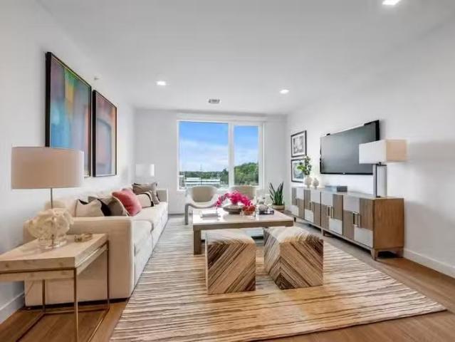 Apt In Bldg, Apartment Roslyn, NY 333 Warner Ave #413