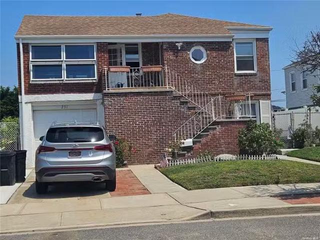 Apt In House, Apartment Long Beach, NY 751 W Penn St #UPPER