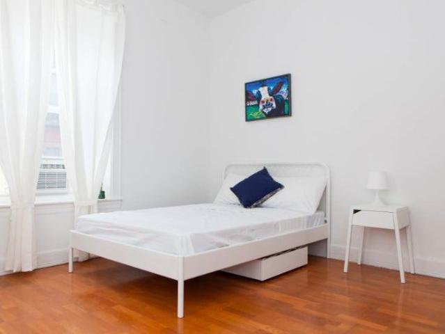 Apt in pedestrian friendly area!