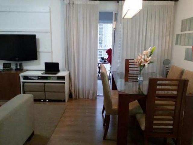 Apt Malbec, varanda churrasqueira, novo com armarios e colado ao shopping !