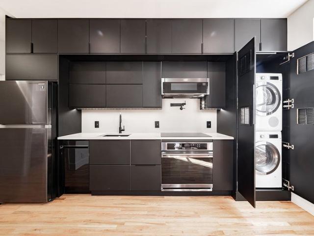APT with Washer/dryer in unit and dishwasher