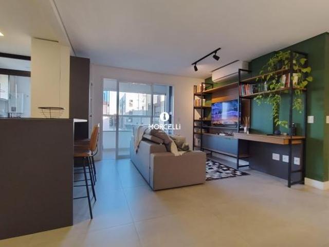 Apto mobiliado de 2 dorm sendo 1 suite, com 2 vagas de garagem em Camobi