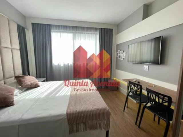 Apto mobiliado no Stay Batel, andar alto, ótima re