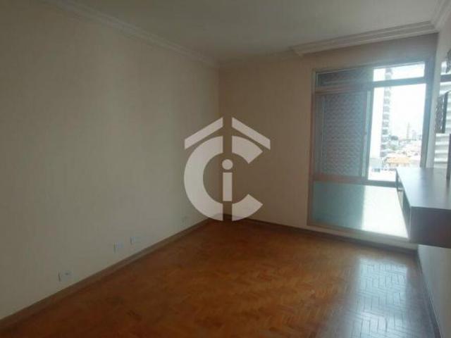 Apto na Mooca com ótima localização na Av. Paes de Barros