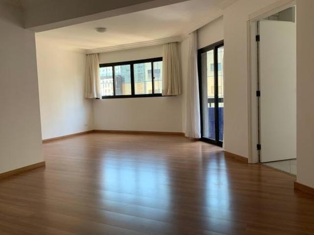 Apto no coração da Vila Olimpia com 2 dorm e 2 vagas cobertas