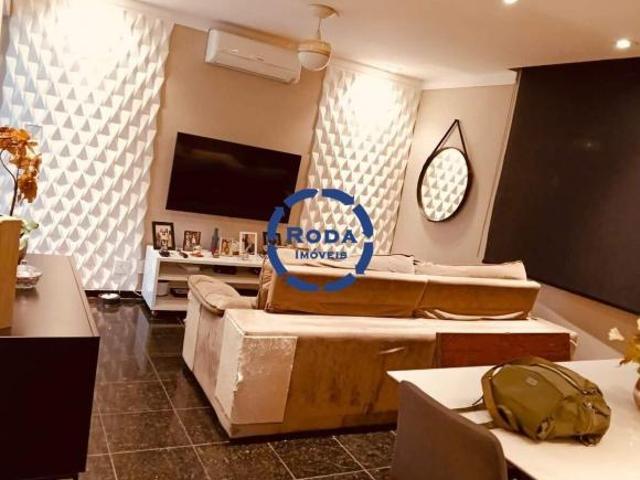 Apto no Gonzaga, 1 quadra mar, 2 dormitórios Frente andar alto 133 m², 1 Vaga | Portaria 24h