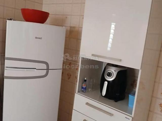 Apto no Jardim Panorama, com 2 dorms, sendo 1 apto, sala ampla com sacada, pisos em cerâmica