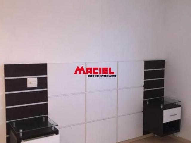 Apto no Urbanova, semi mobiliado, varanda gourmet, andar alto, vista livre, suíte com closet, 02 v