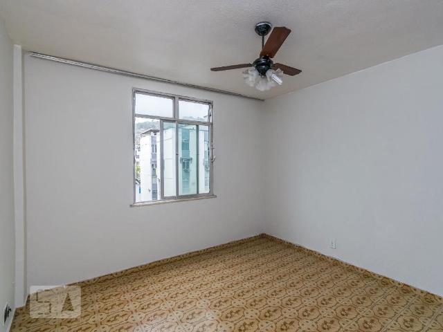 Apto, Olaria, 2 Quartos, 48 m2 Rio de Janeiro