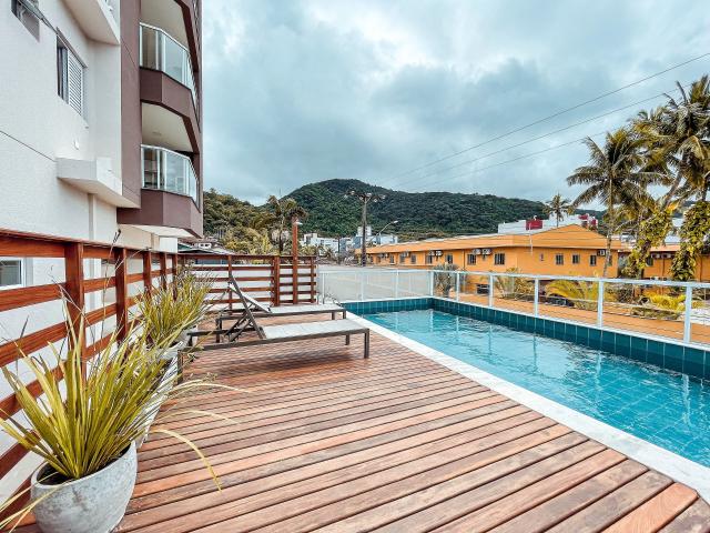 Apto à poucos passos da praia e Vista Mar Toninhas