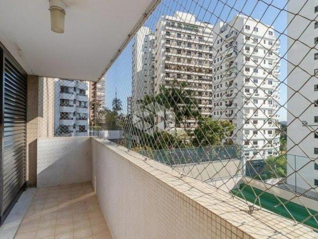 Apto á venda com 205m². 3 suítes, 5 banheiros, 3 vagas em Higienópolis