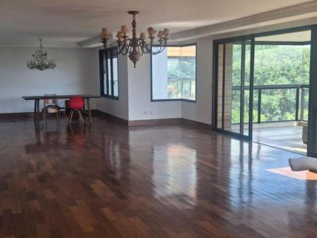 APTO AMPLO COM 254M² PRÓXIMO A PÇA POR DO SOL LOCAL SUPER ARBORIZADO
