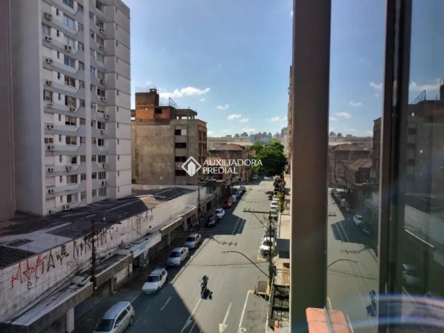 Apto amplo, 3 quartos, sala, coinha, 2 banheiro, mais 78m² de áres