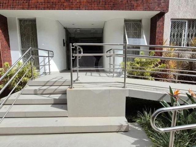 Apto. Cabral 81,47 m² 3 Quartos 1 Suite 1 Vaga Semi Mobiliado