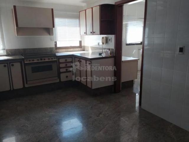 Apto com 4 dormitórios tipo suite, sendo uma master, 2 vagas, 330,975 m² de área privativa e 420 m²