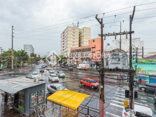 Apto com 65, 10m2, frente, 02 dormitórios e ampla área!
