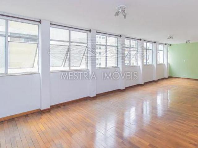 Apto com 159 m², planta excelente ideal para ser modernizado | Localização dispensa comentários!