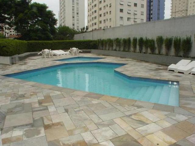 Apto com 160 m², 3 dormitórios 1 suíte, 4 banheiros, living para 3 ambientes, 2 vagas