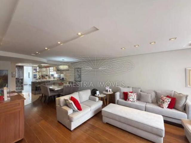 Apto com 189 m², com reforma impecável e vista privilegiada no Paraíso !