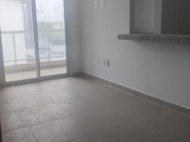 Apto com 1 dorm, sala ampla com varanda gourmet, 1 vaga, condomínio com ótima área de lazer !