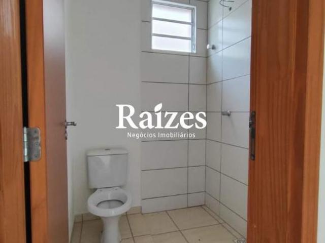 Apto com 2/4 no Jardim Celia