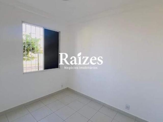 Apto com 2/4 no Novo Mundo
